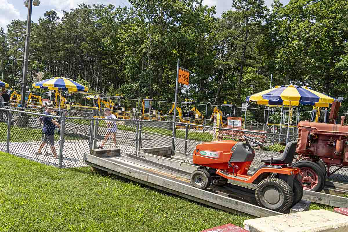 Rides & Attractions - Diggerland USA