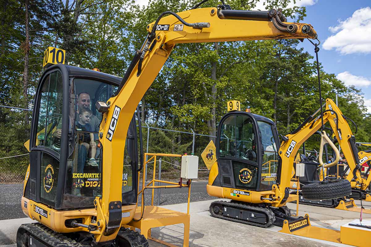 Rides & Attractions - Diggerland USA